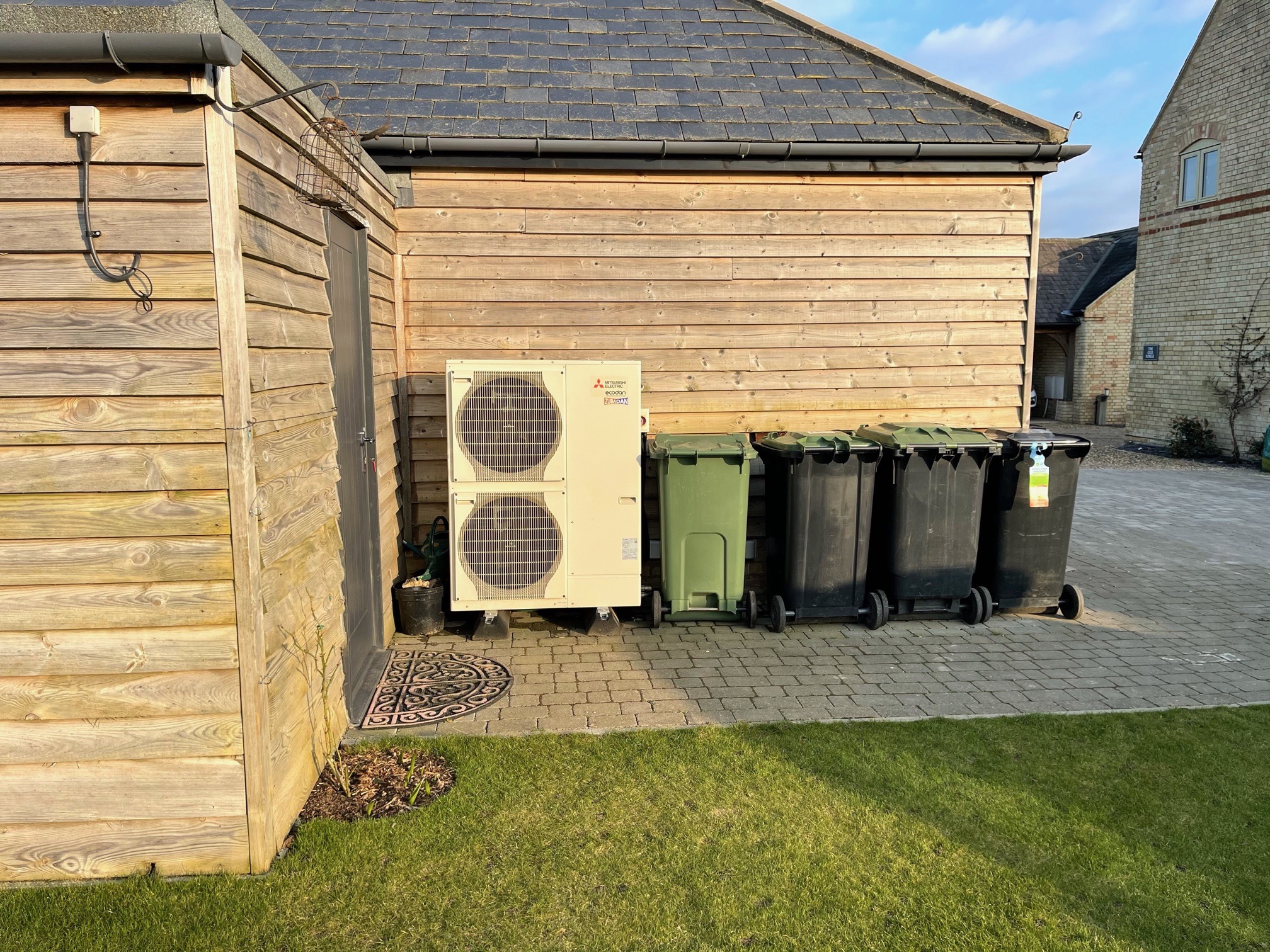 Mitsubishi Ecodan 14kW ASHP | Renewable Heating Hub